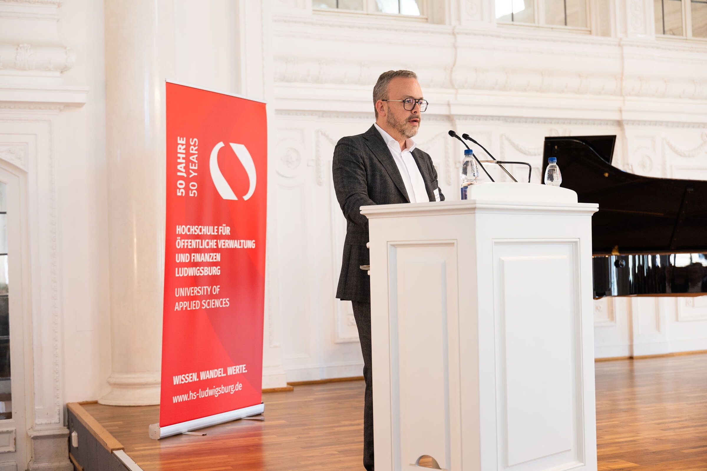 90 Absolventinnen und Absolventen der Steuerverwaltung bestehen den ...