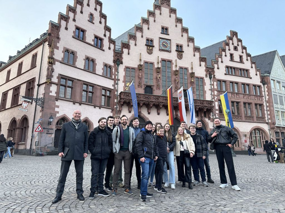 DVM-Jahrgang 2023 mit Prof. Dr. Volkmar Mrass zu Besuch bei der FITKO ...