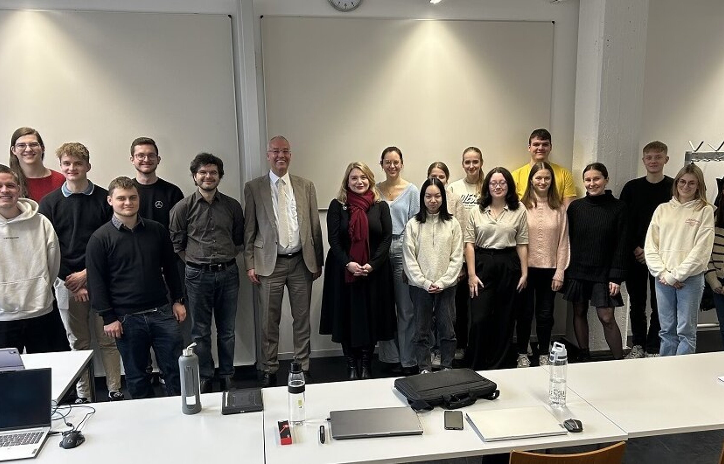 Besuch von Swantje Sperling (MdL) im DVM-Modul E-Government ...