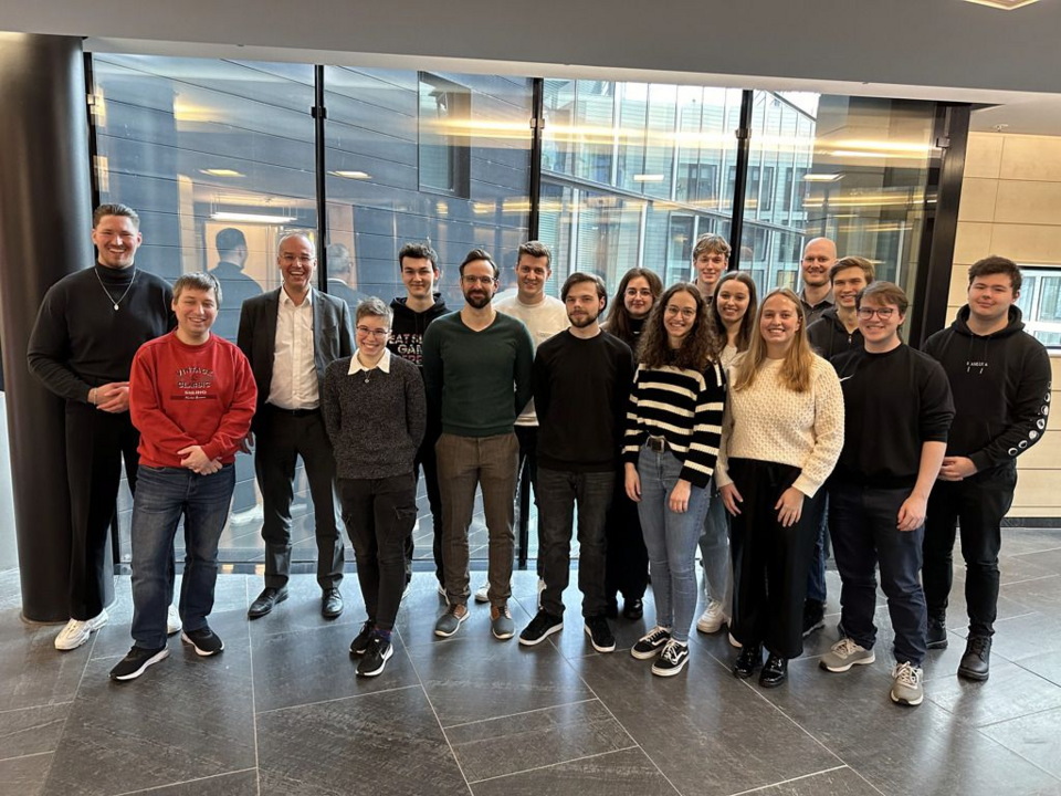 DVM-Jahrgang 2023 mit Prof. Dr. Volkmar Mrass zu Besuch bei der FITKO ...