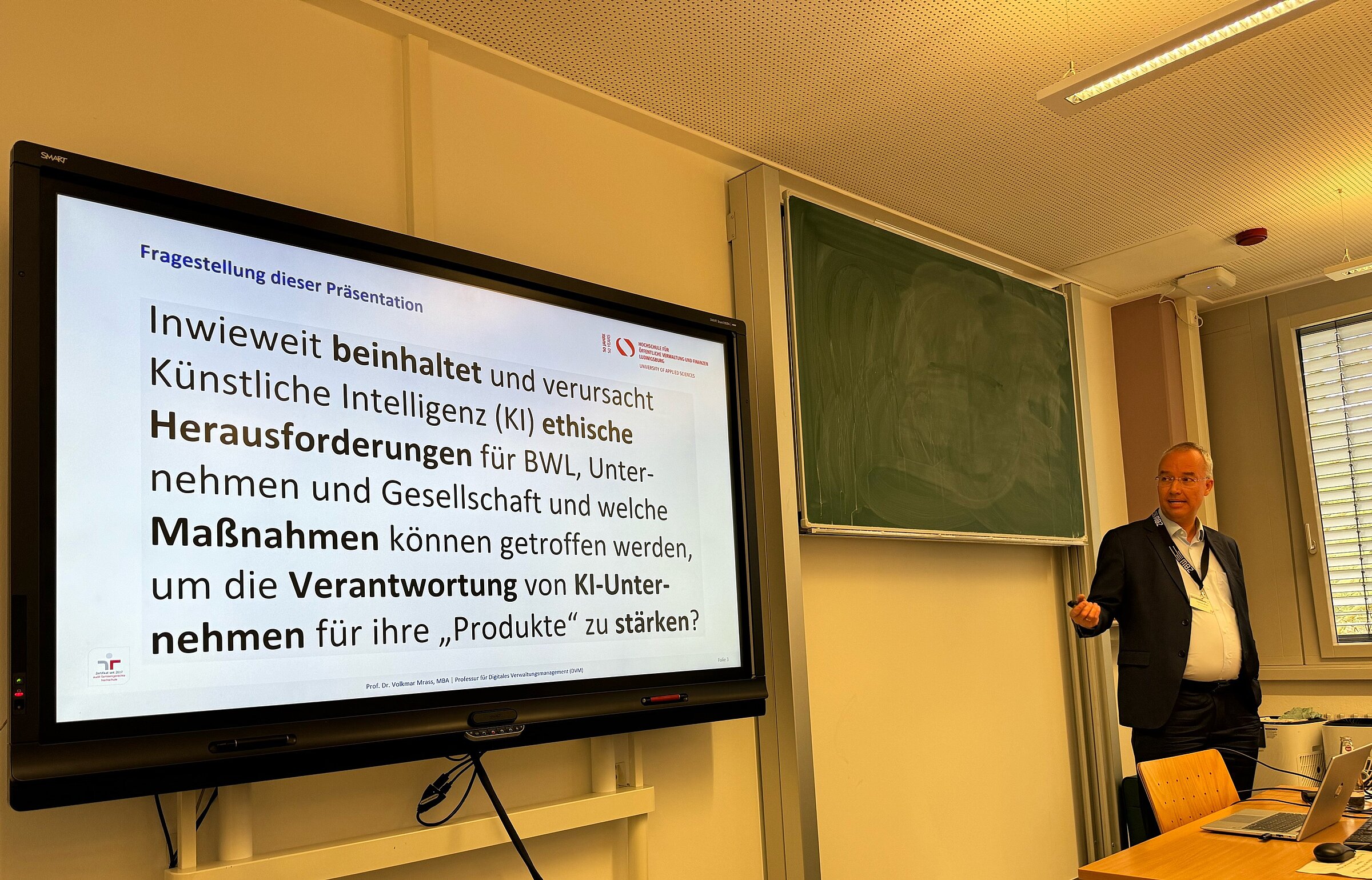 Prof. Dr. Volkmar Mrass mit KI-Vortrag auf 85. VHB-Tagung in Göttingen ...